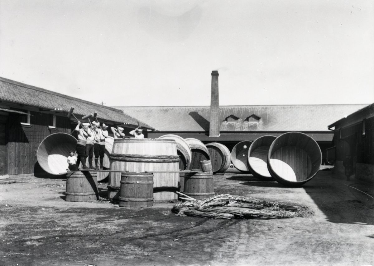 Appearance and Development of Sake Brewing Machines - Sake Museum ...